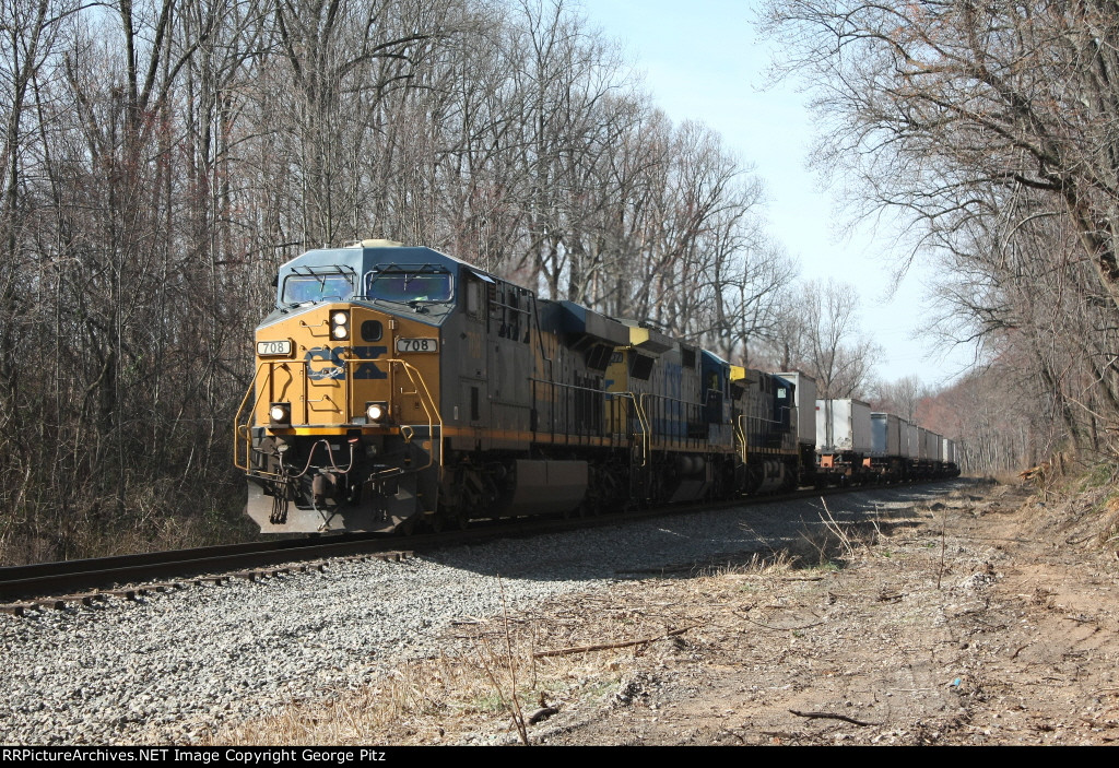 CSX 708 and train Q032
